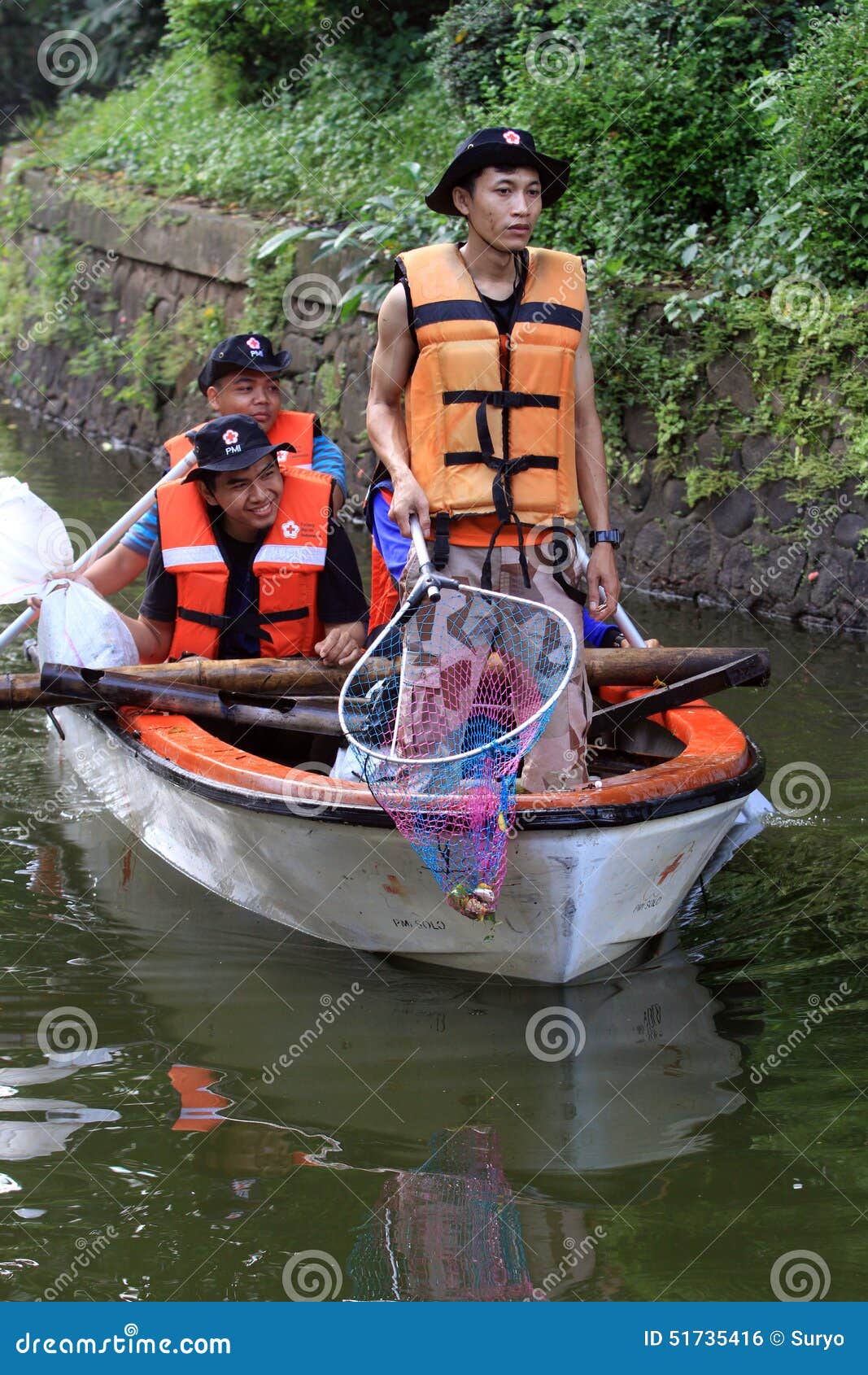 Clean up the river editorial photo. Image of solo, activists - 51735416