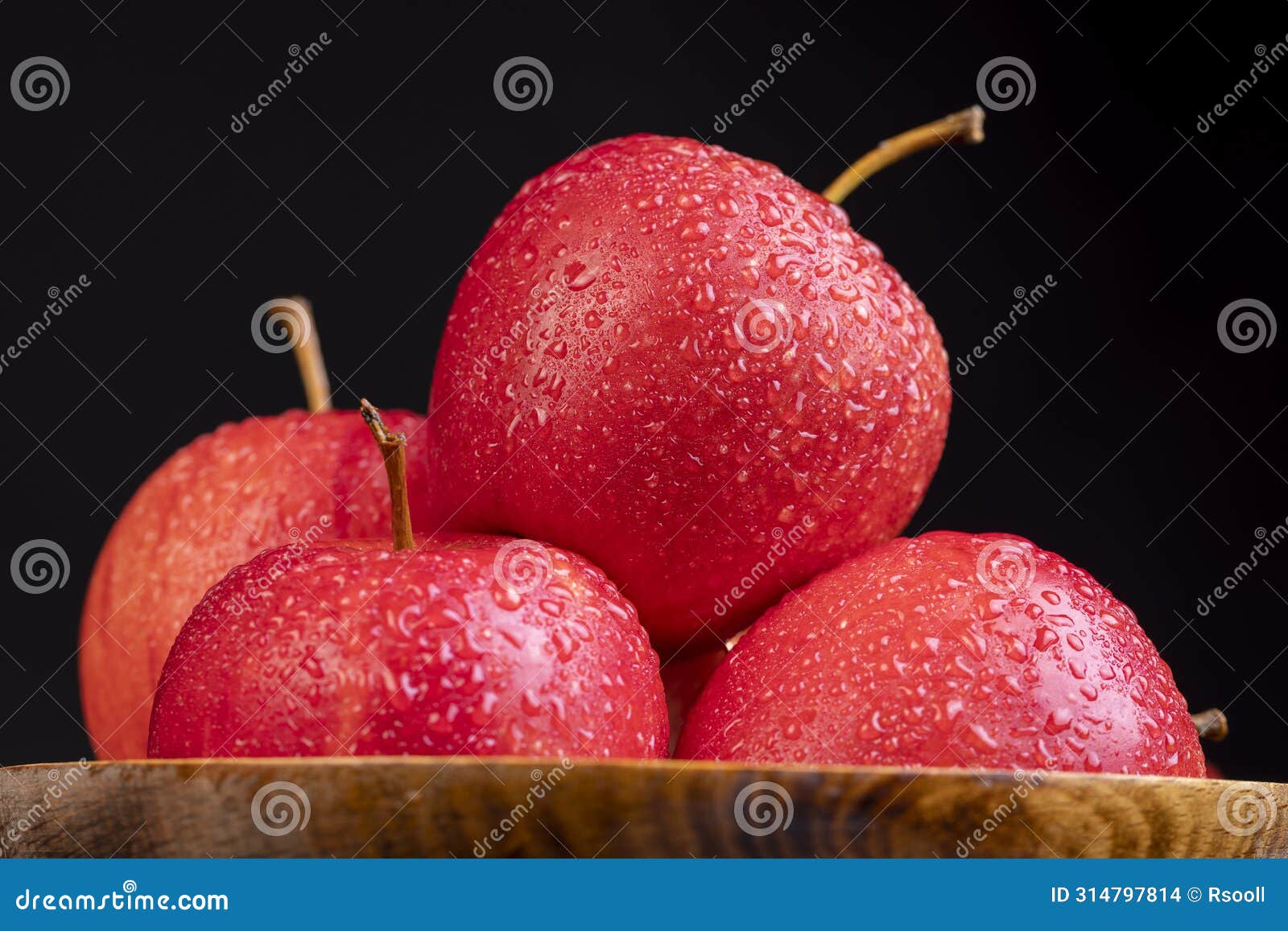 Clean Wet Red Apples , Close-up Stock Photo - Image of juicy, vitamin ...