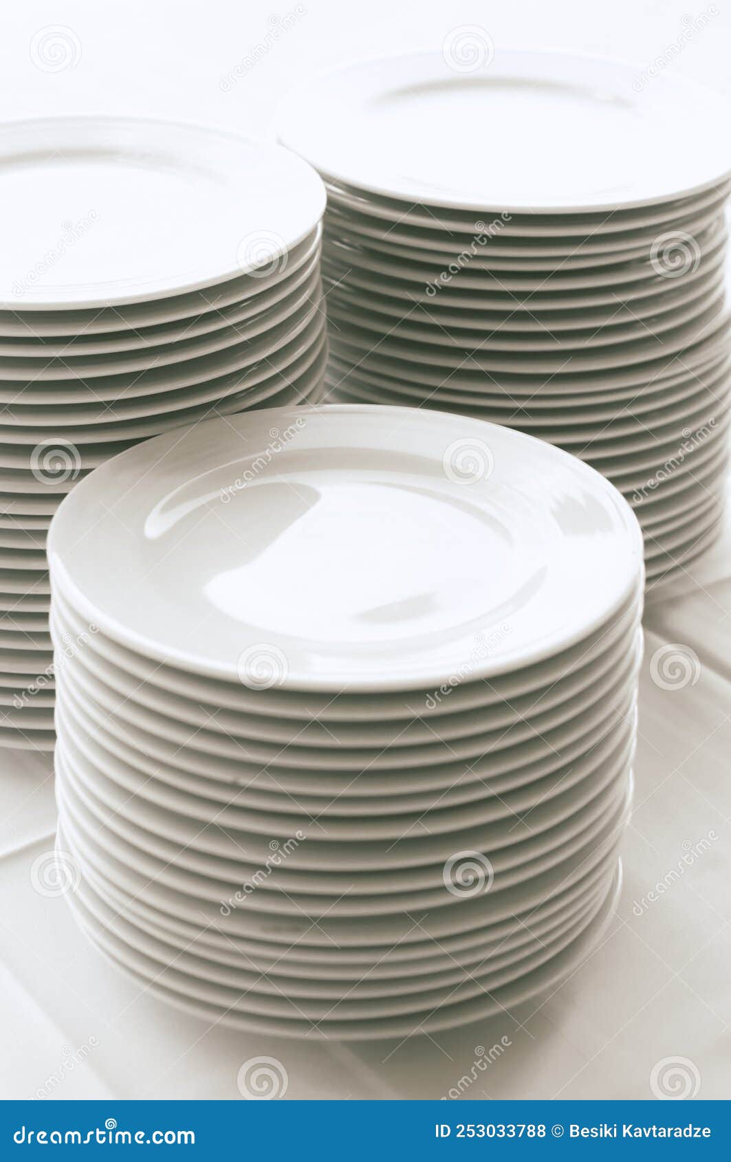 Clean White Plate Close Up View Stock Photo - Image of food, dishware ...