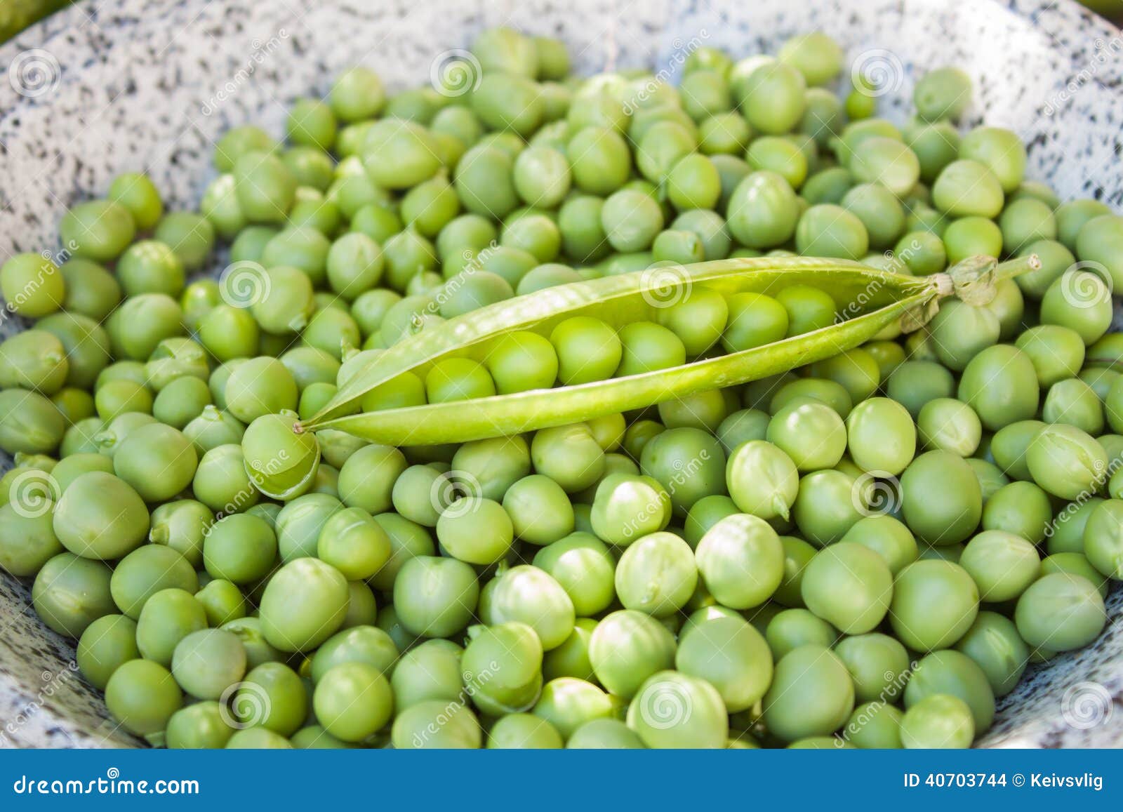 Cleaned peas on plate stock photo. Image of vegetable - 40703744