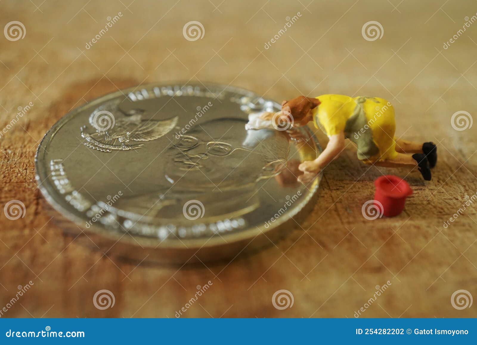 The Cleaners are Cleaning the Coins To Make Them Shiny Stock Photo ...