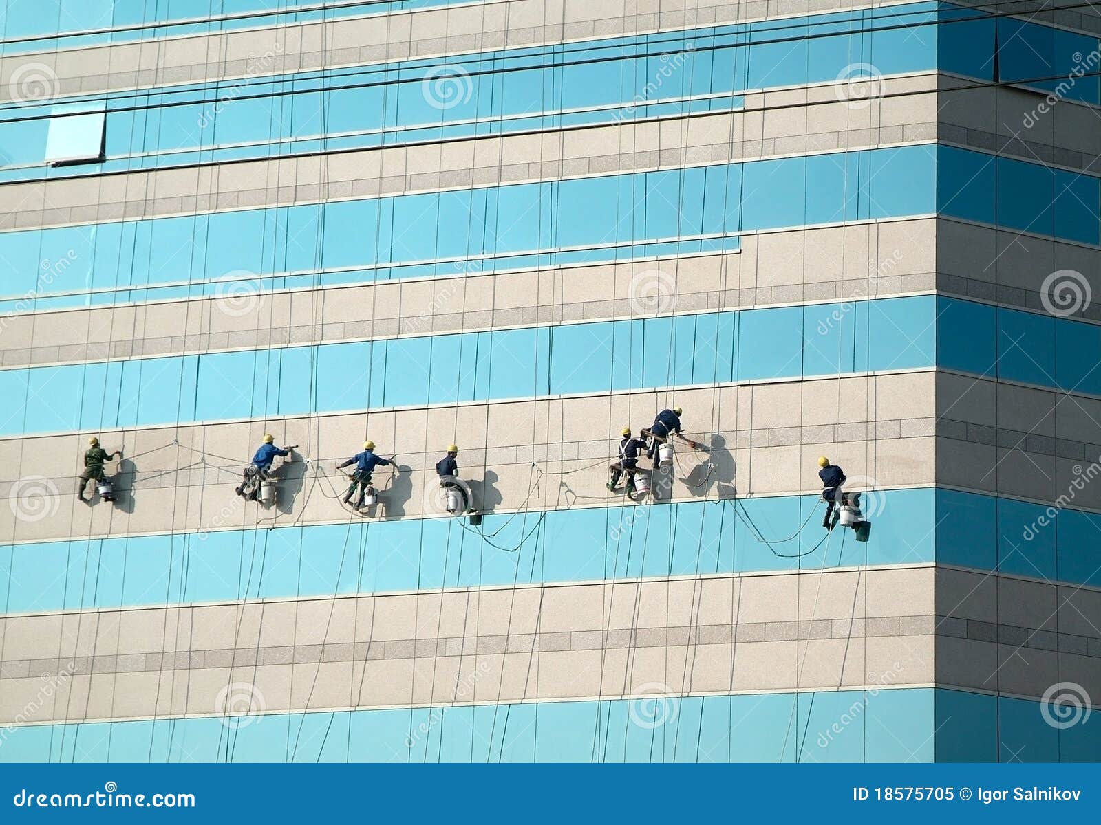 Cleaners on the skyscraper editorial image. Image of clean - 18575705