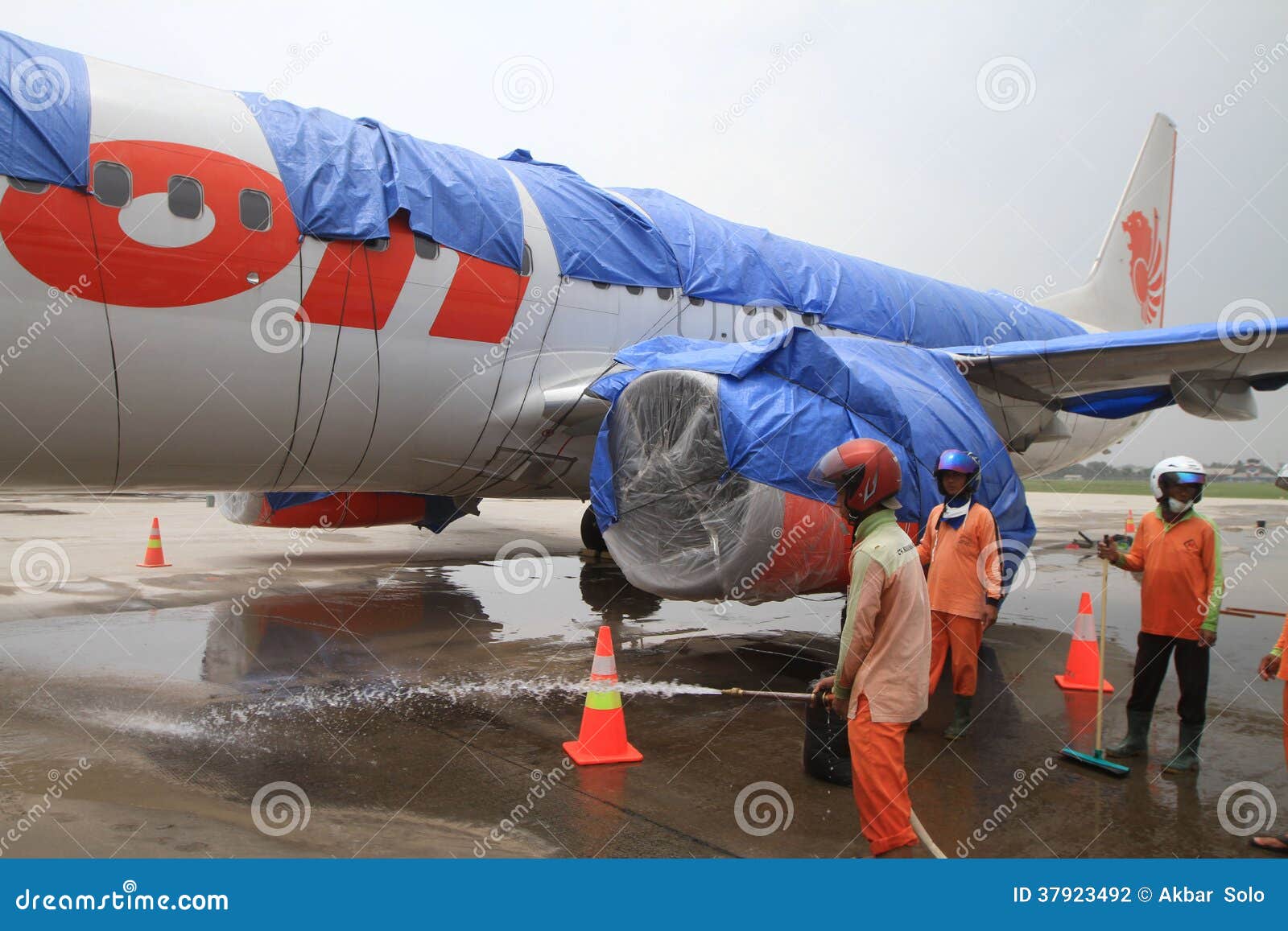 Cleaning Airport from Volcanic Ash Editorial Photography - Image of ...