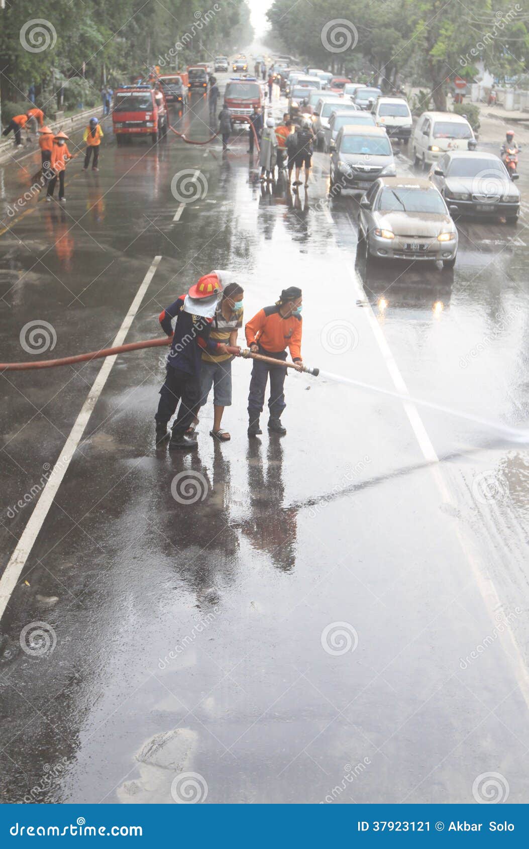 Cleaning mud editorial photo. Image of mount, surakarta - 37923121