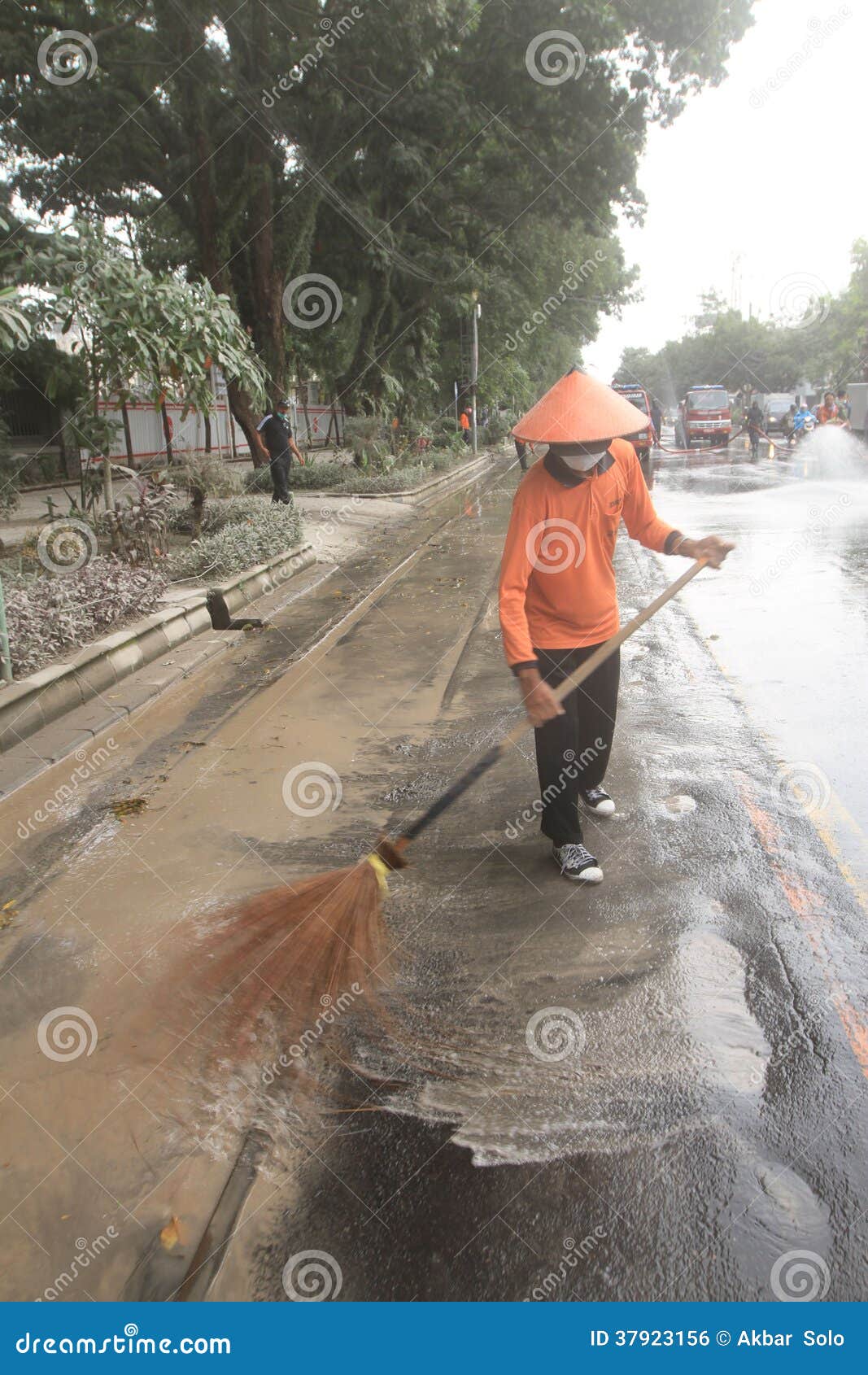 Cleaning mud editorial photo. Image of mount, surakarta - 37923156