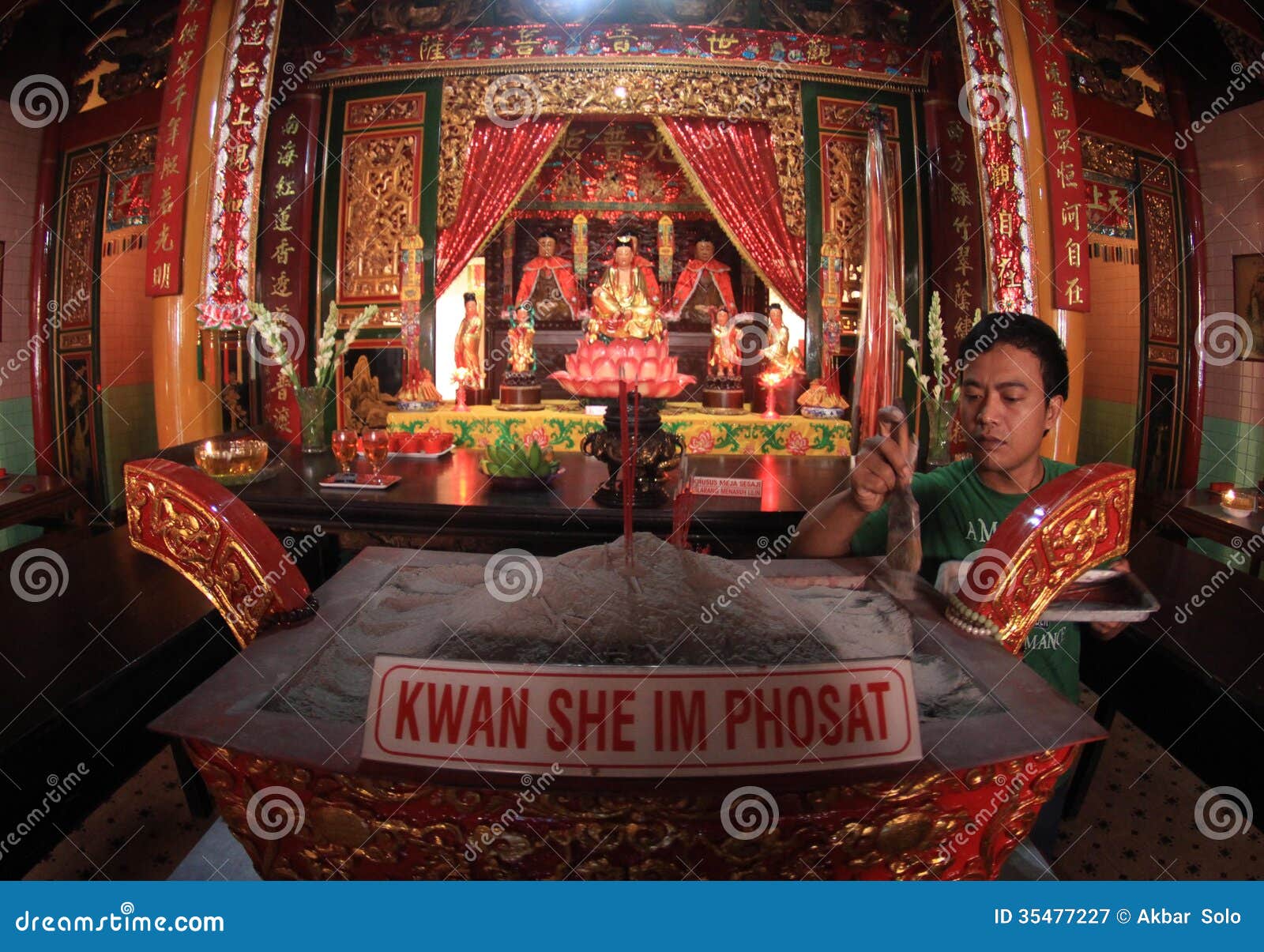 Cleaning temple editorial photography. Image of religion - 35477227