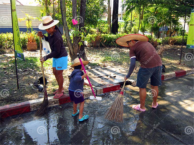 Cleaning up the Mess editorial photography. Image of overflow - 28296977