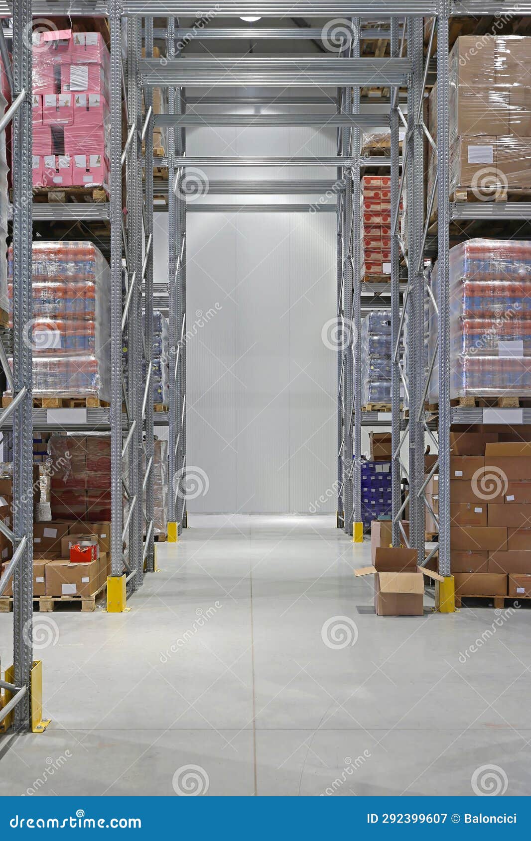 Clear Aisle Warehouse stock image. Image of empty, clean - 292399607
