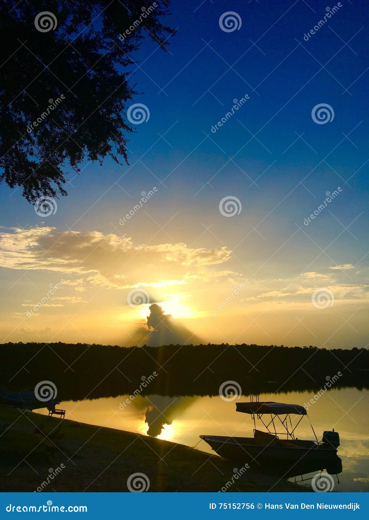 Clear Lake, Florida at Sunset Stock Photo - Image of cloud, tree: 75152756