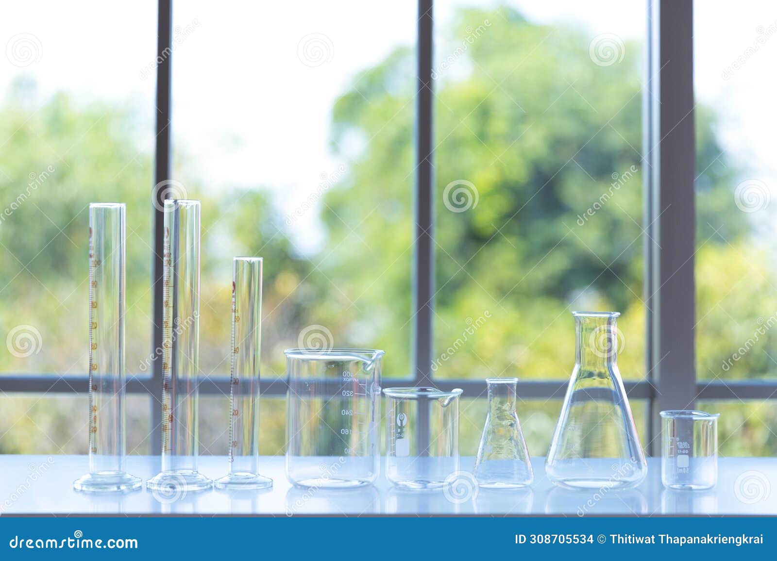Clear Scientific Glassware, the Different Size of Laboratory Glassware ...