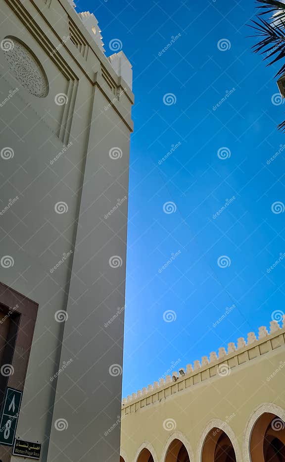 The Clear Sky upon Bir Ali Mosque Stock Photo - Image of blue ...