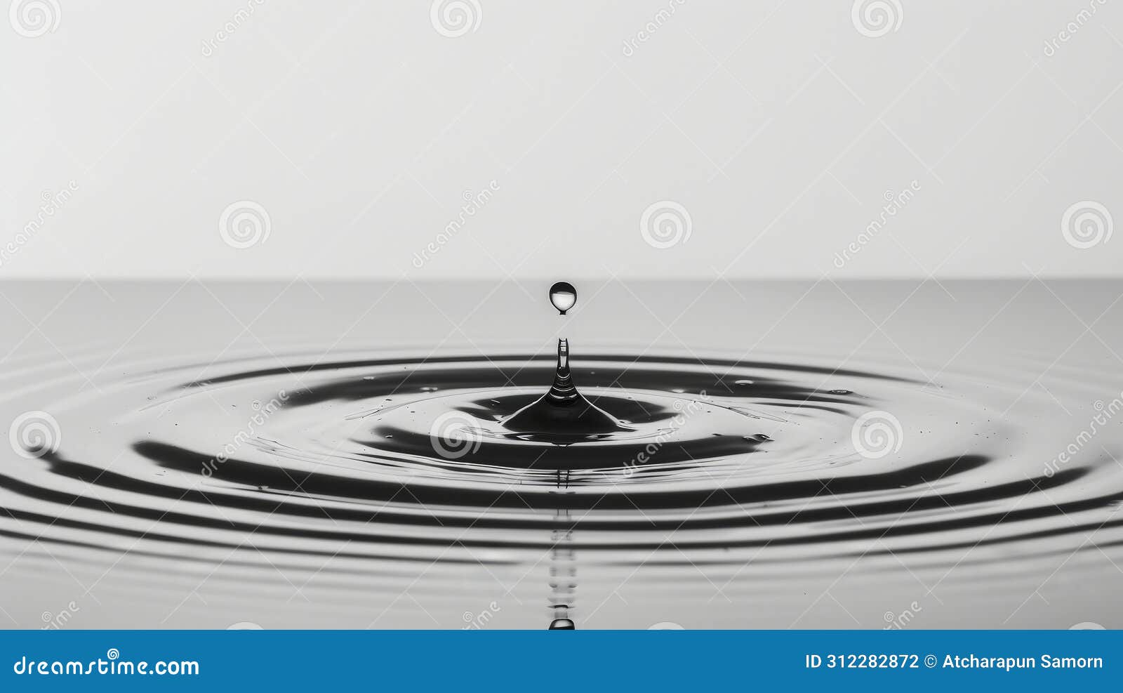 Clear Water Drop with Circular Waves, Rain Drops Falling on Smooth ...