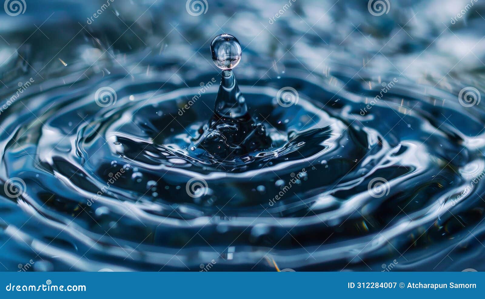 Clear Water Drop with Circular Waves, Rain Drops Falling on Smooth ...