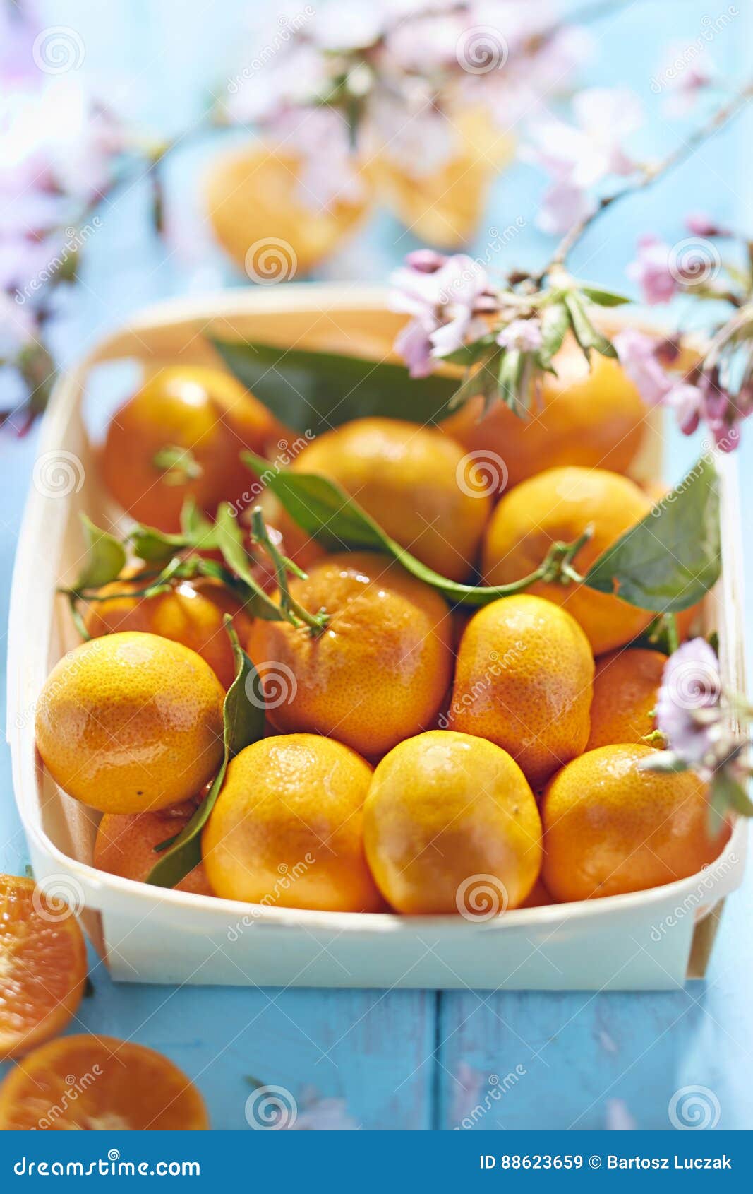 Clementines in wooden box stock image. Image of natural - 88623659