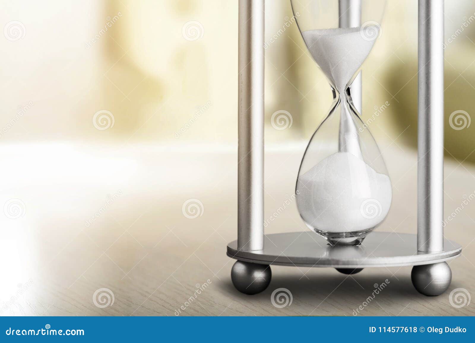 Clessidra fotografia stock. Immagine di trasparente - 114577618