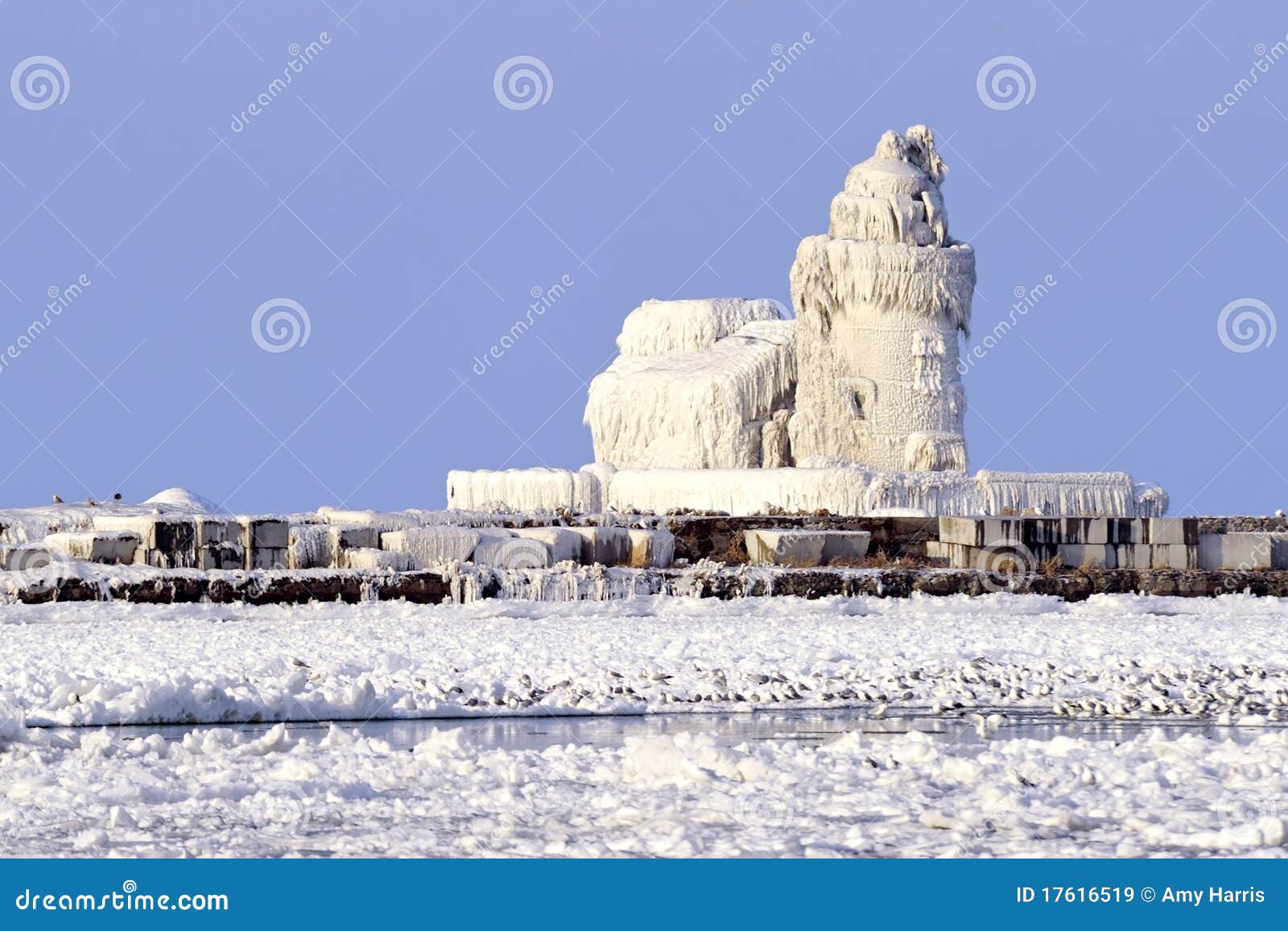 Cleveland Harbor West Pierhead Lighthouse Stock Image - Image of winter ...
