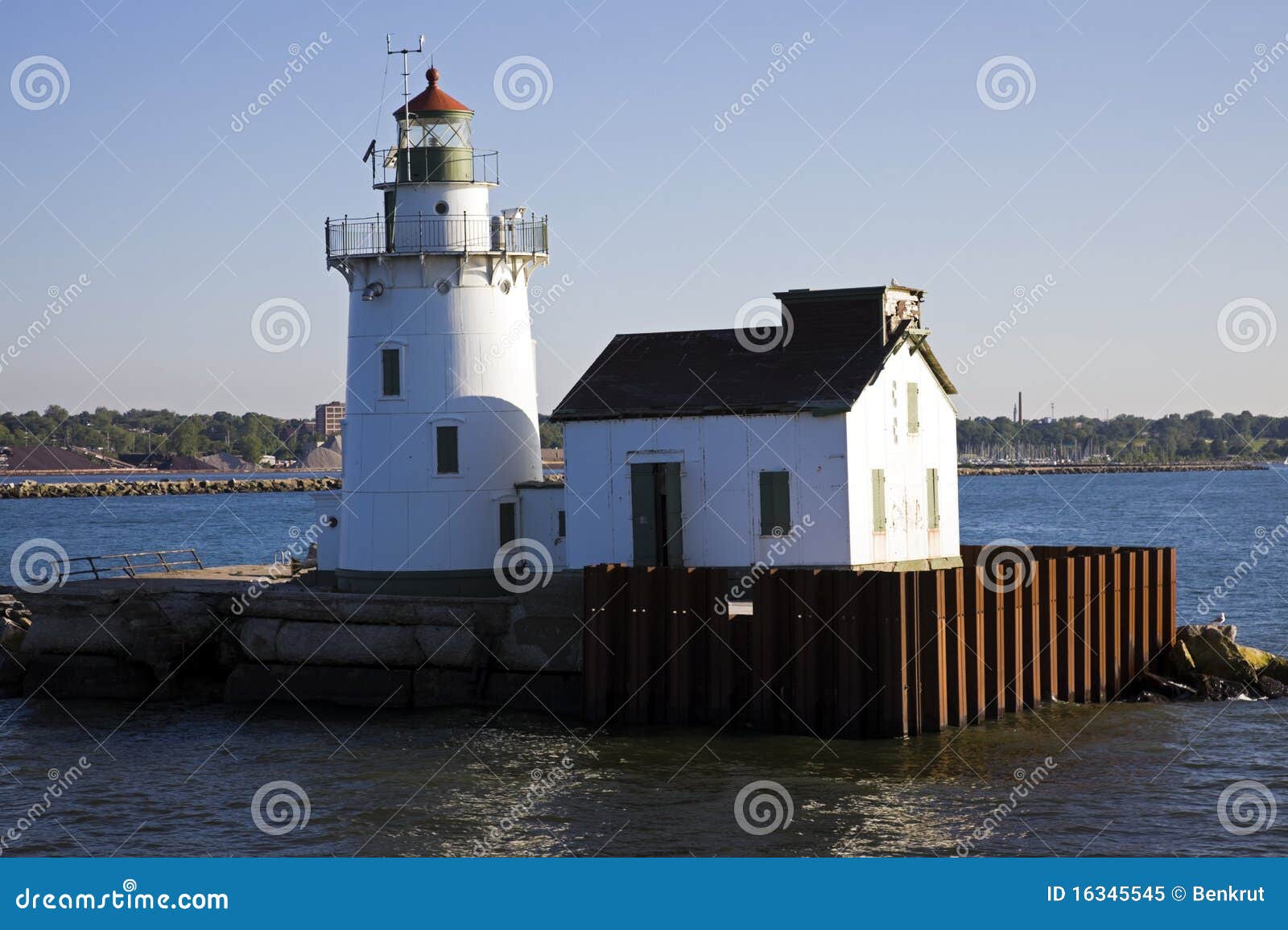 Cleveland Lighthouse stock image. Image of cityscape - 16345545
