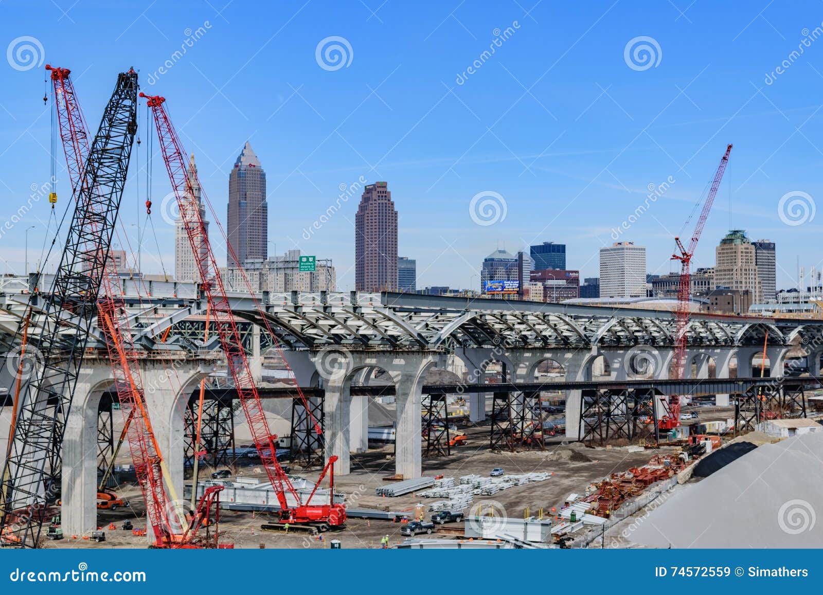 Cleveland Skyline editorial stock image. Image of bridge - 74572559