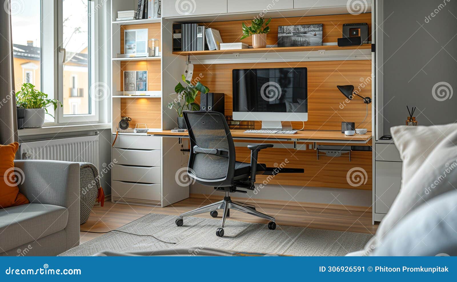 A Cleverly Designed Small Home Office Setup that Maximizes Space ...