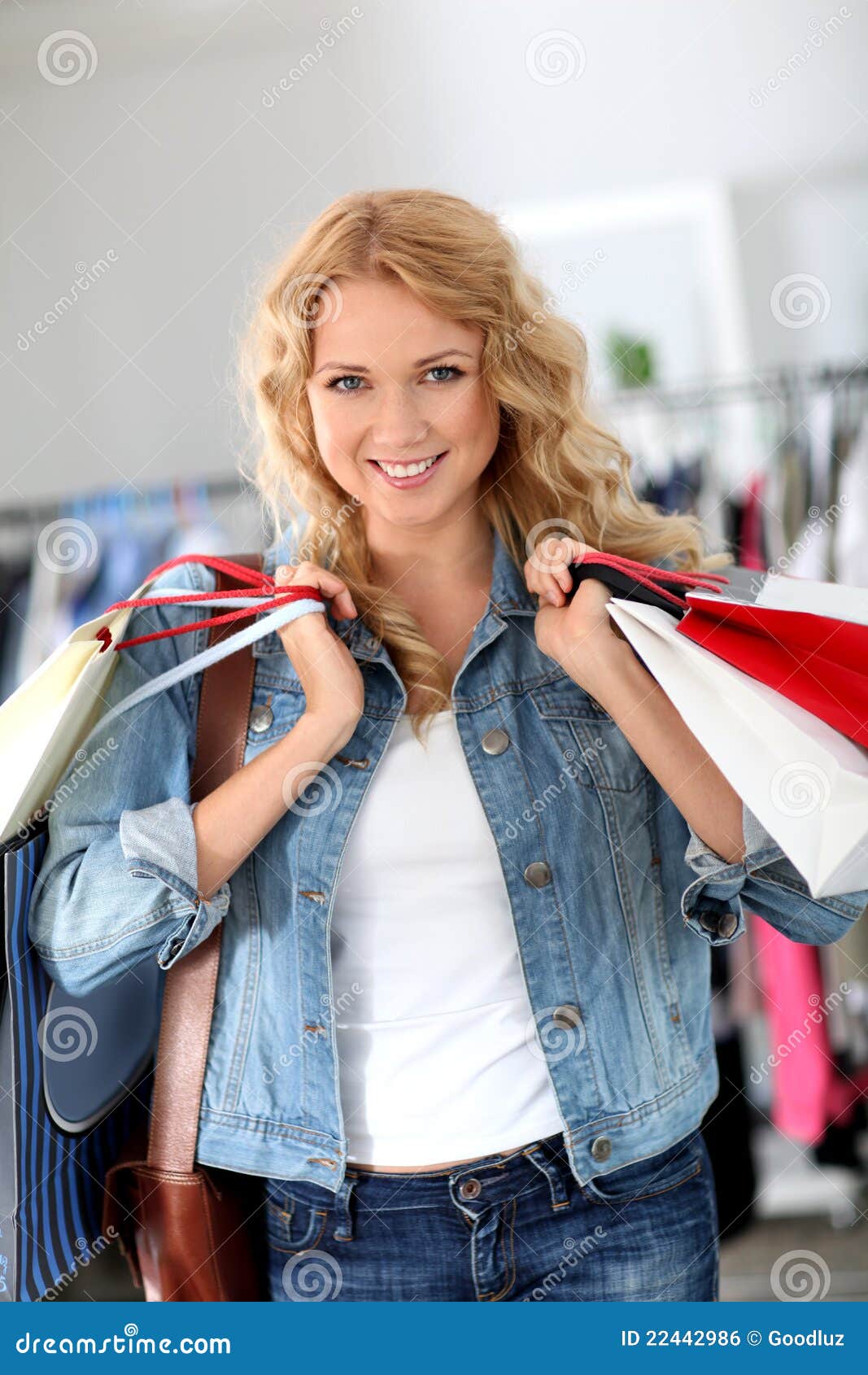 Cliente feliz foto de stock. Imagem de sorrir, compras - 22442986