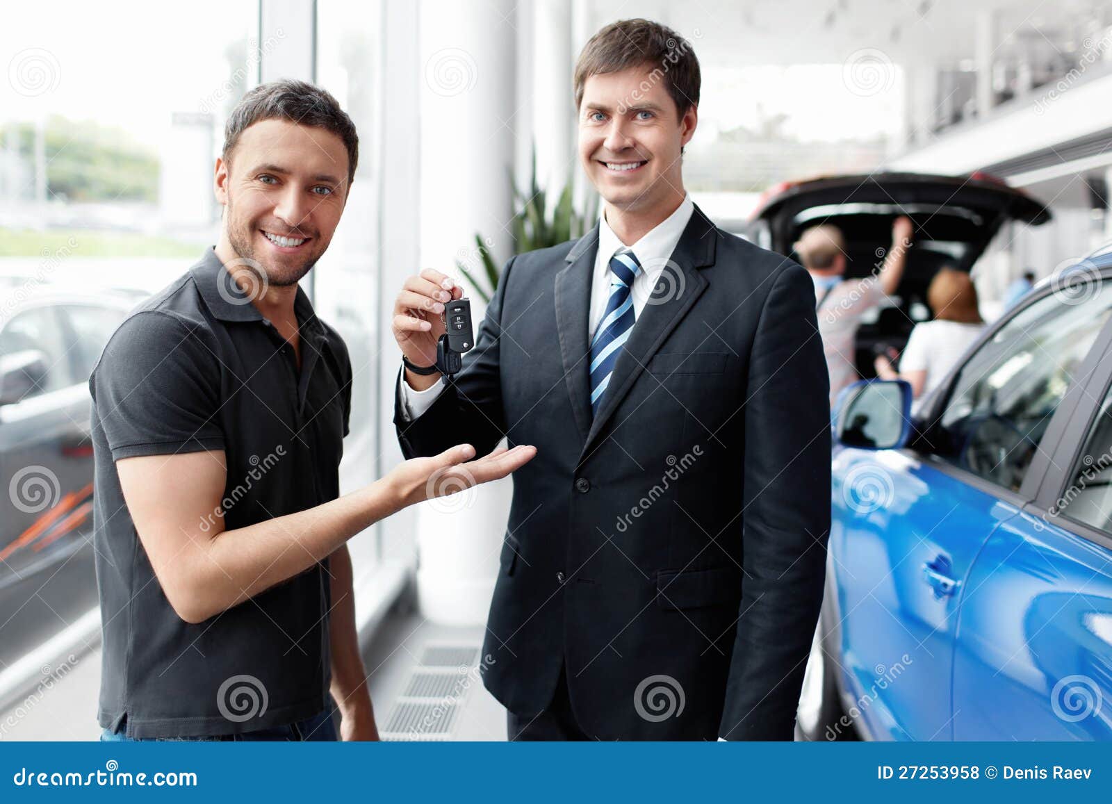 Cliente feliz foto de stock. Imagem de carro, povos, compra - 27253958