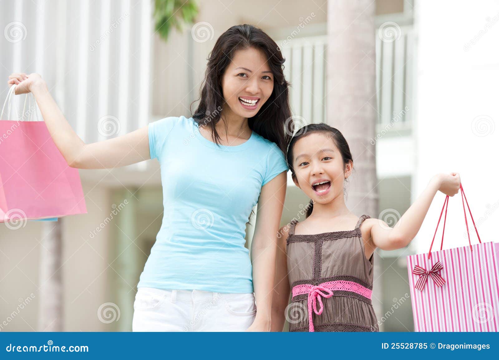 Clientes felices imagen de archivo. Imagen de adulto - 25528785