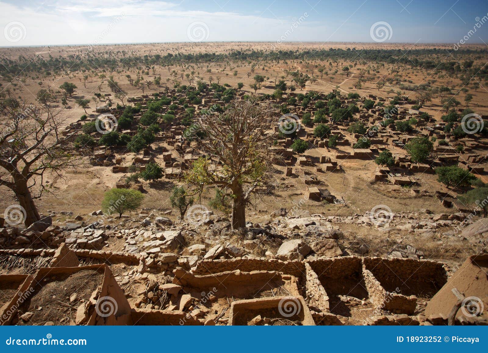 Cliff of Bandiagara stock photo. Image of architecture - 18923252