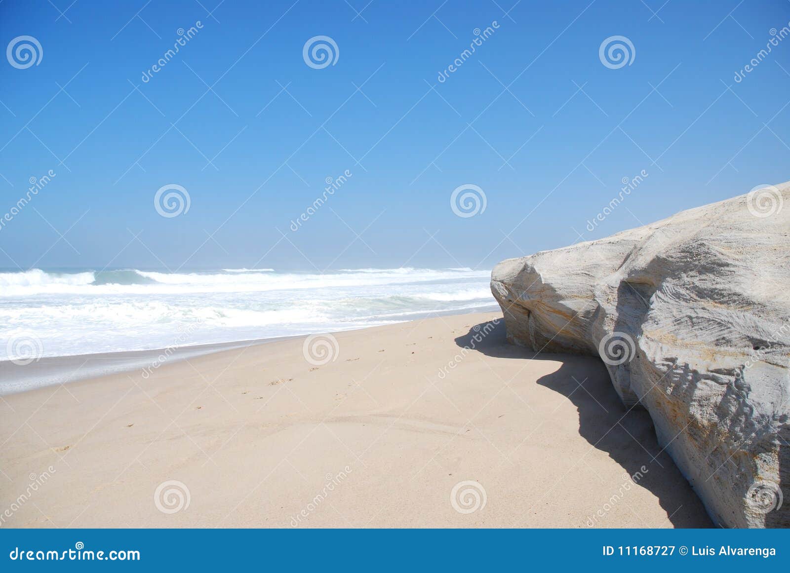 Cliff at the beach stock image. Image of praia, horizon - 11168727