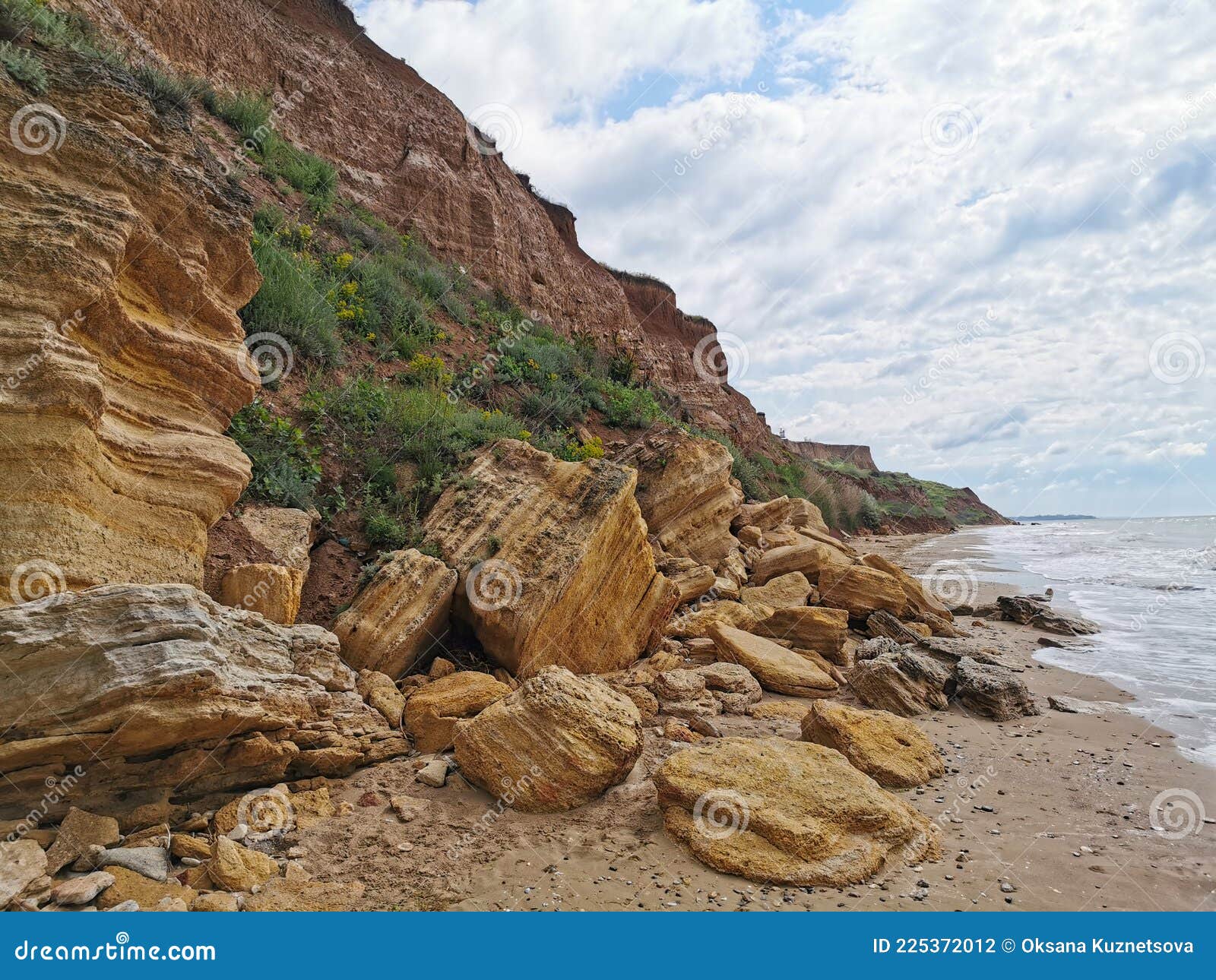 Cliff by the Sea. Sea Shore Stock Photo - Image of foam, eroded: 225372012