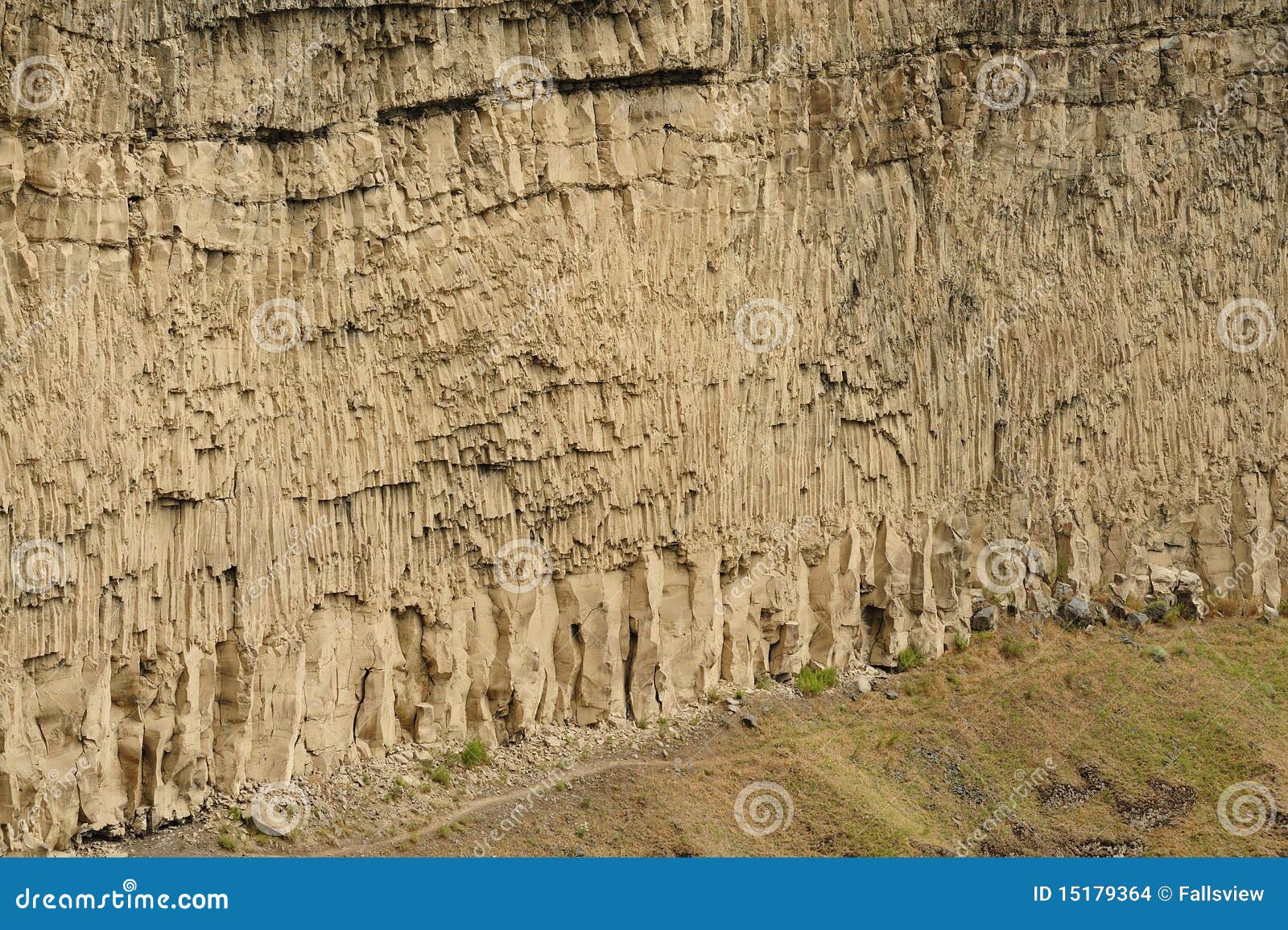Cliff and trail stock photo. Image of park, washington - 15179364