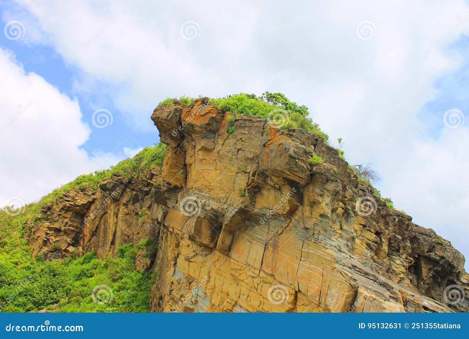 Cliff with vegetation stock image. Image of europe, chalk - 95132631