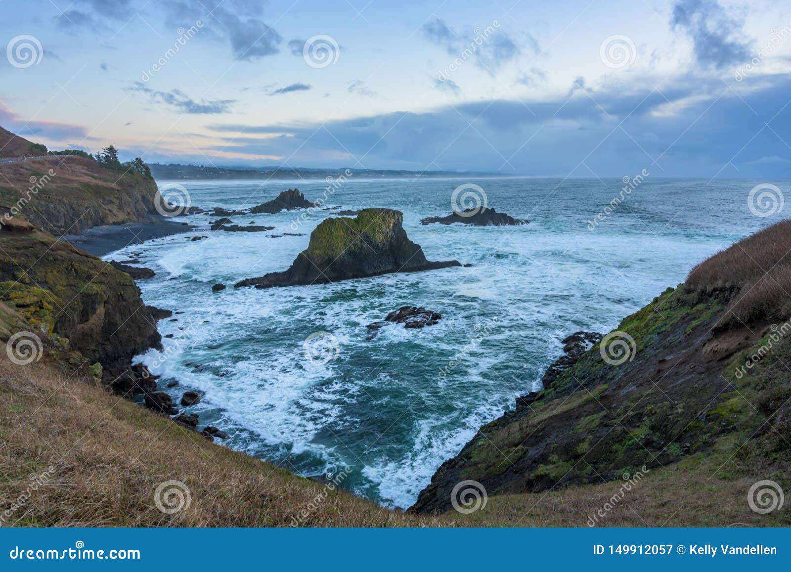Cliffs at High Tide at Yaquina Head Stock Image - Image of pools, tide ...
