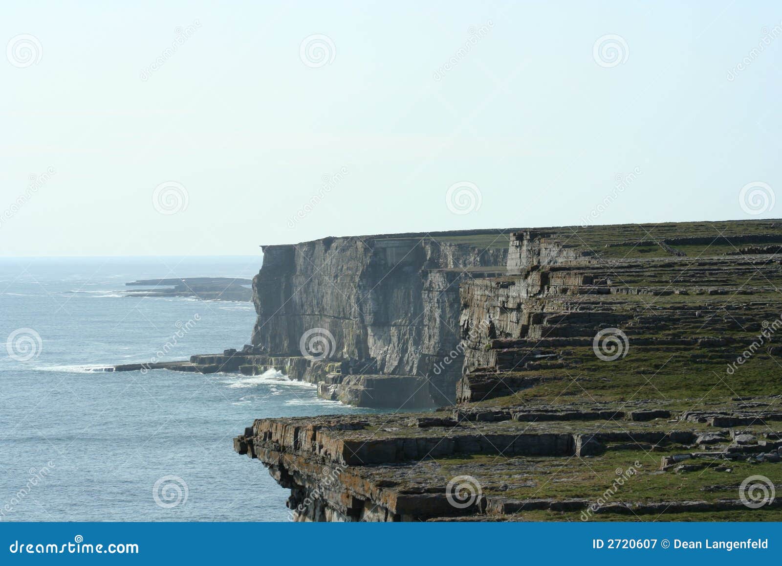 Cliffs in Innis Mor stock image. Image of cliffs, grass - 2720607