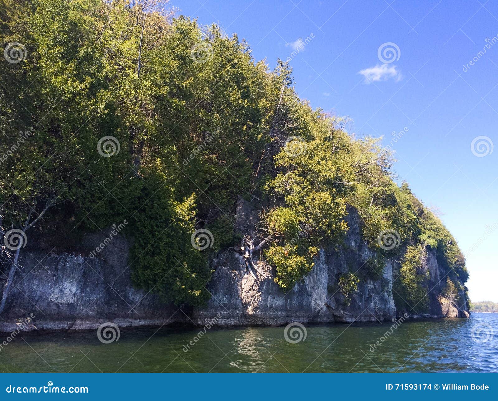 Cliffs on Lake Champlain stock photo. Image of summer - 71593174