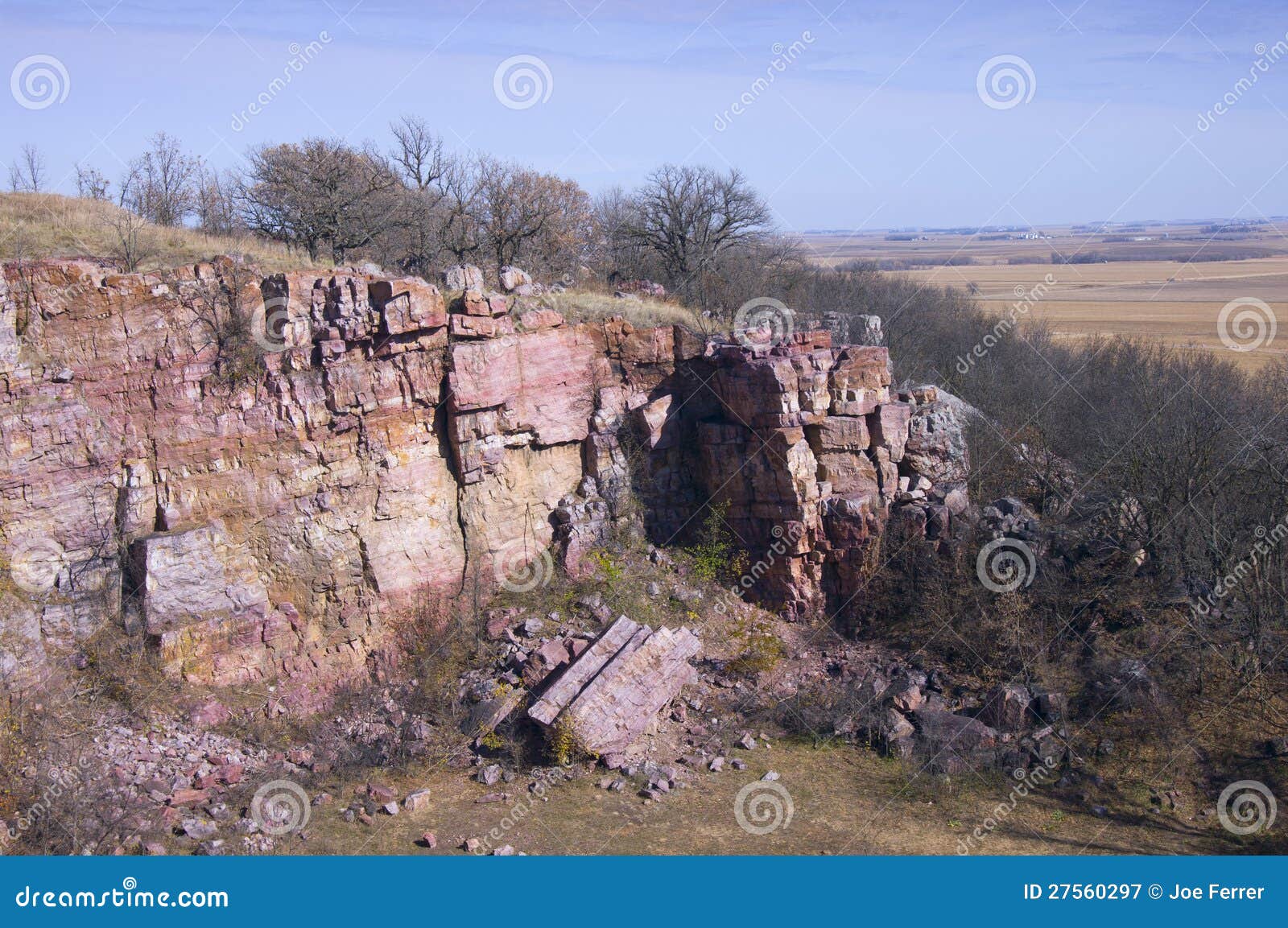 Cliffs and Prairie at Blue Mound Stock Image - Image of trees, sioux ...