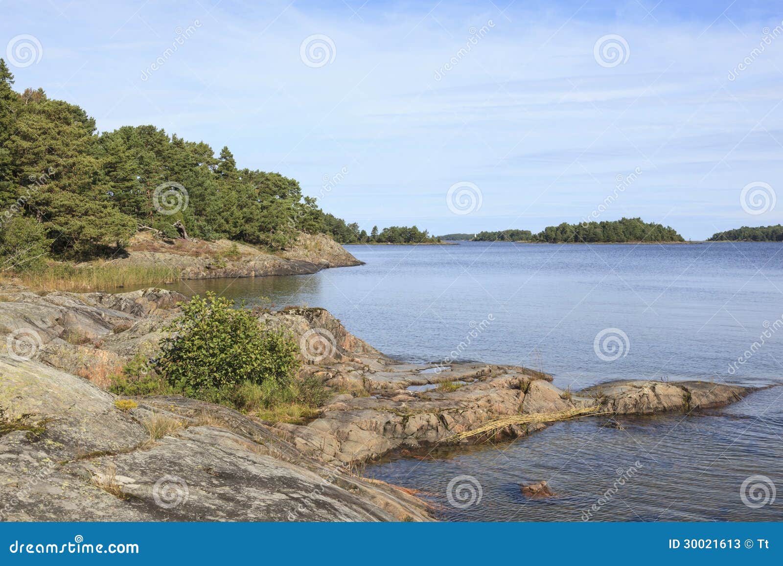 Rocky water edge stock image. Image of calm, shore, scenic - 30021613