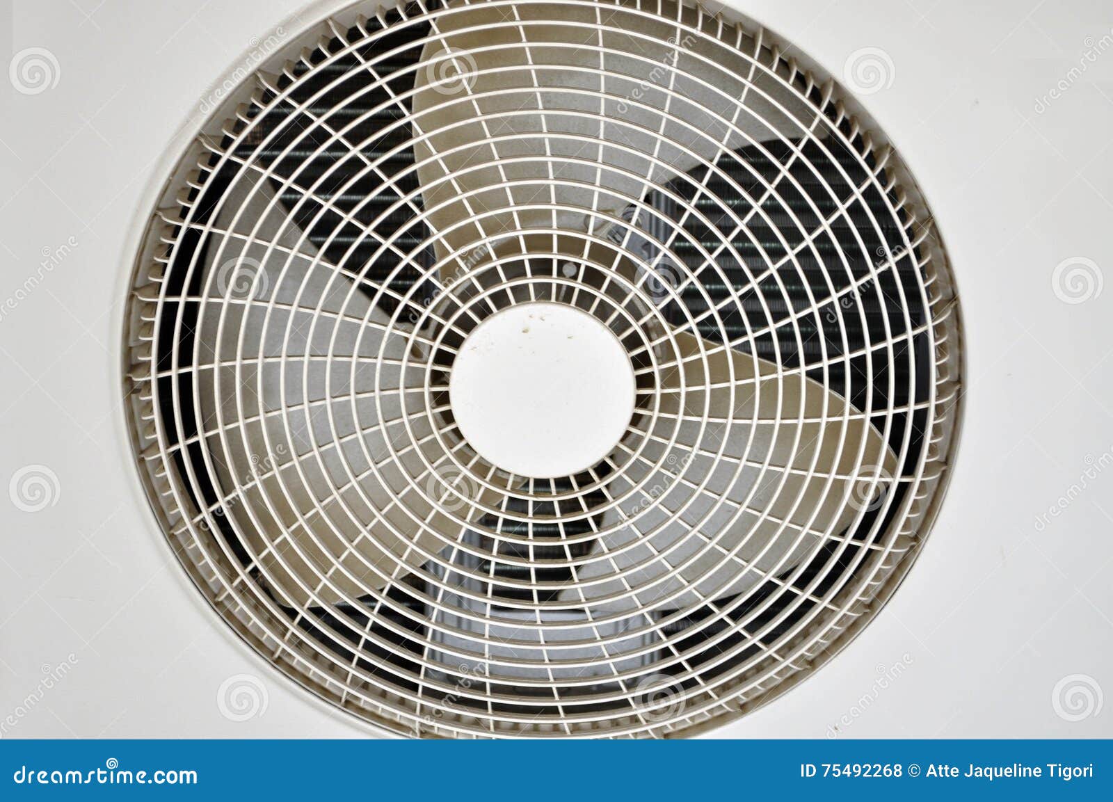 CLIMAT DE MAISON DE LA FAN EMOTEUR Photo stock - Image du révision ...