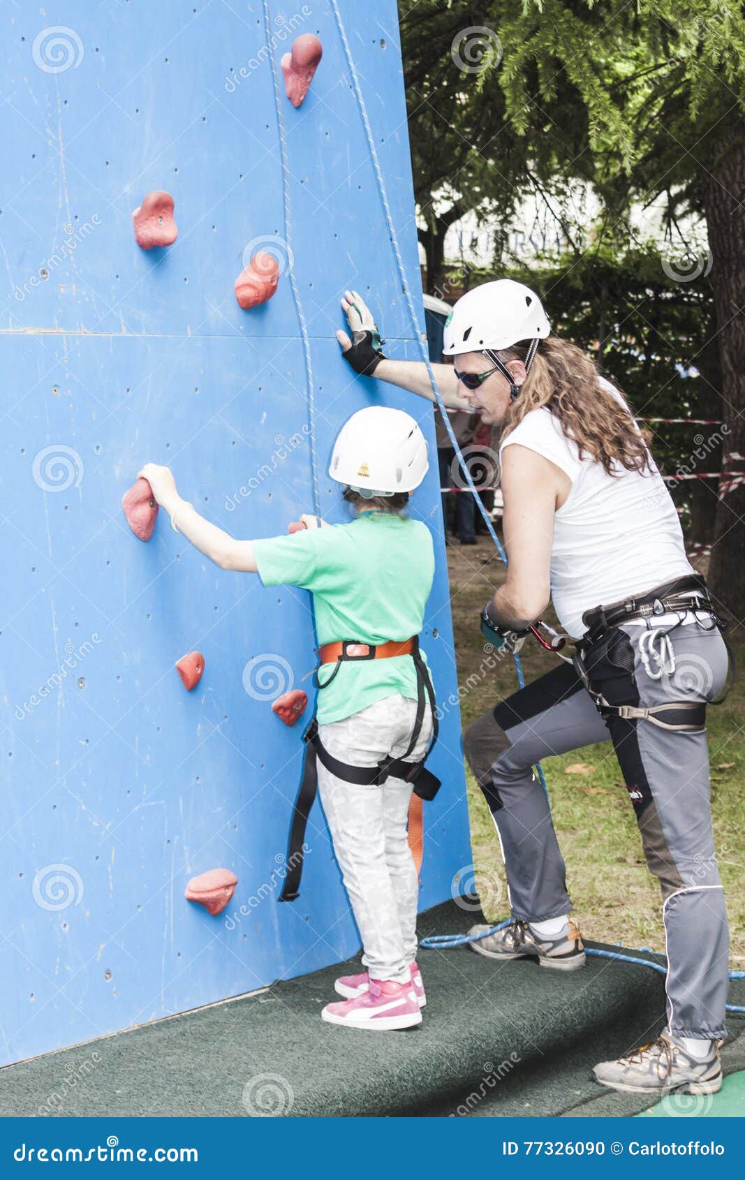 Climbing lesson editorial image. Image of learn, helmet - 77326090
