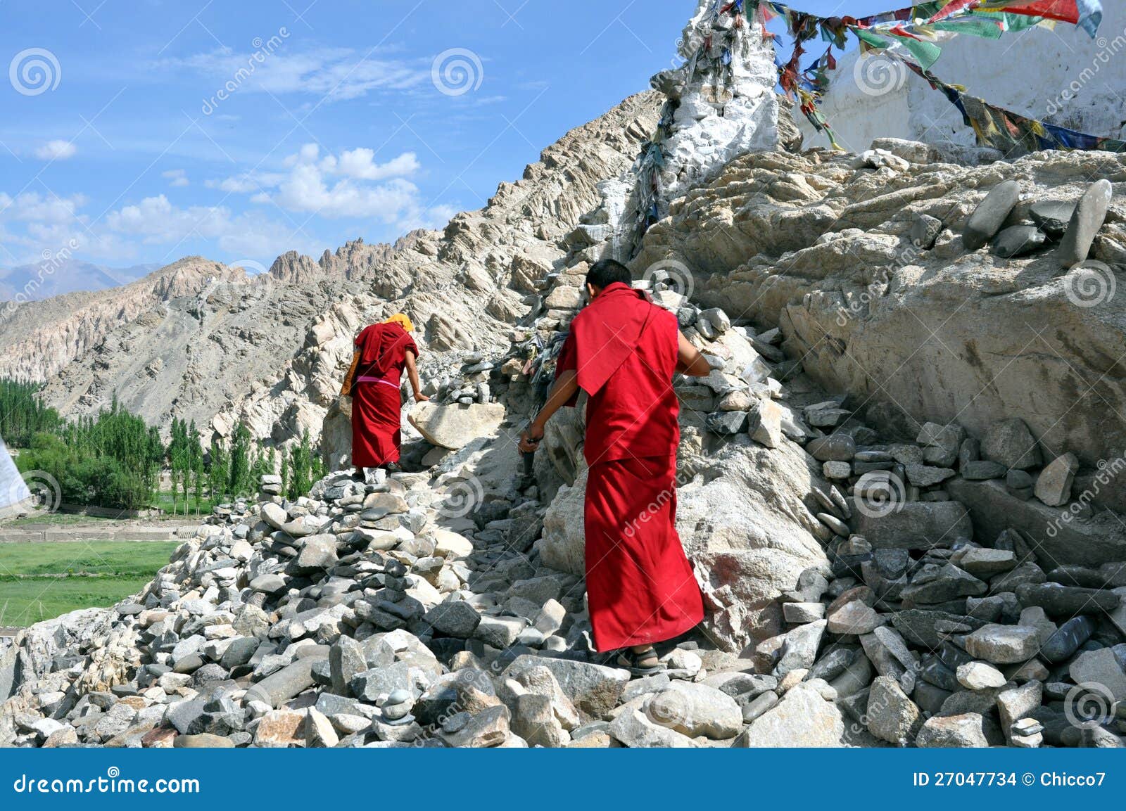 Climbing monks editorial stock image. Image of kashmir - 27047734