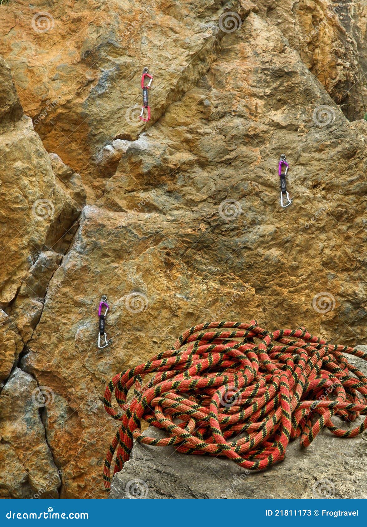Climbing rope and rock stock image. Image of recreation - 21811173