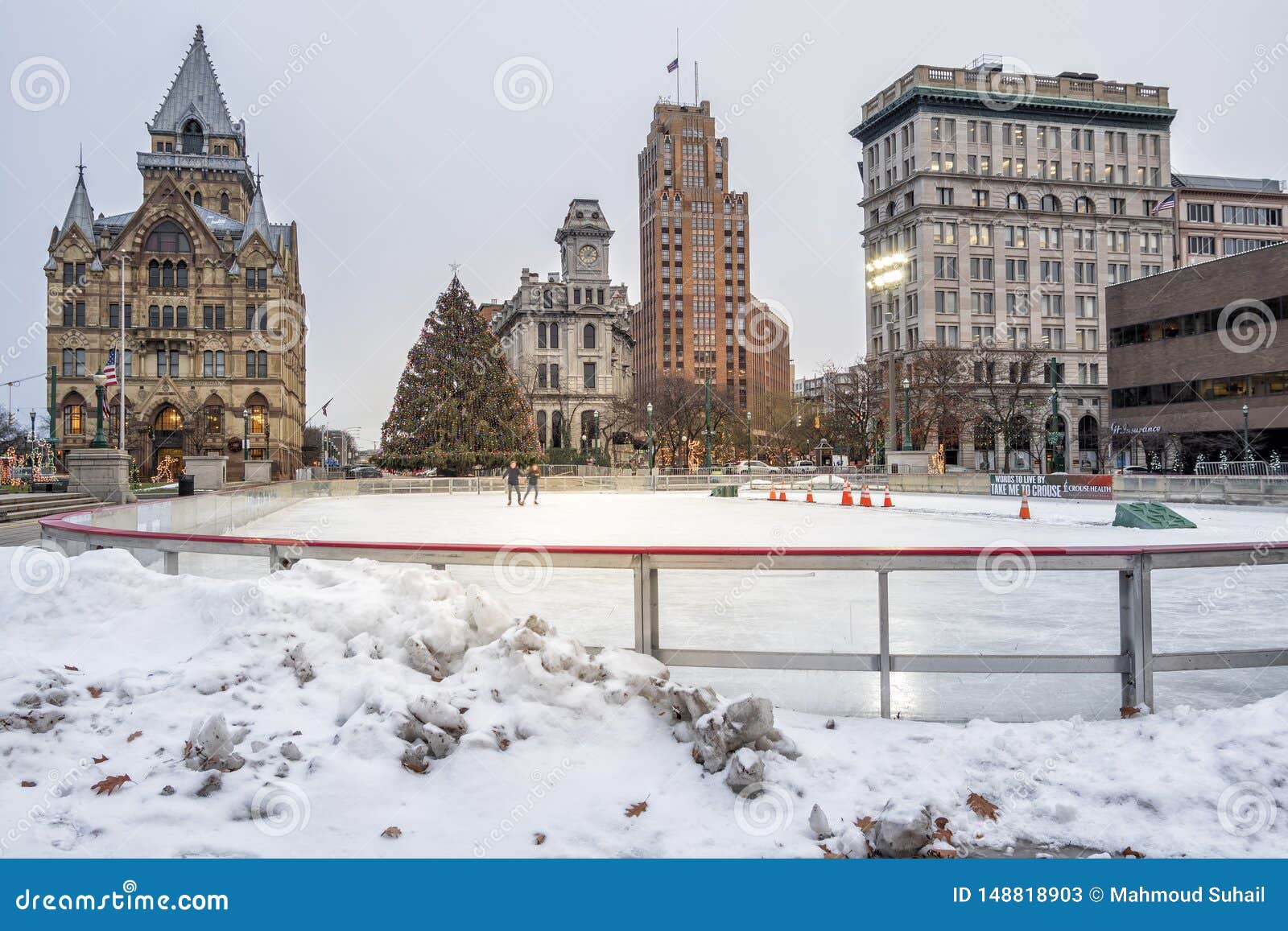 Clinton Square Ice Rink editorial stock photo. Image of arena - 148818903