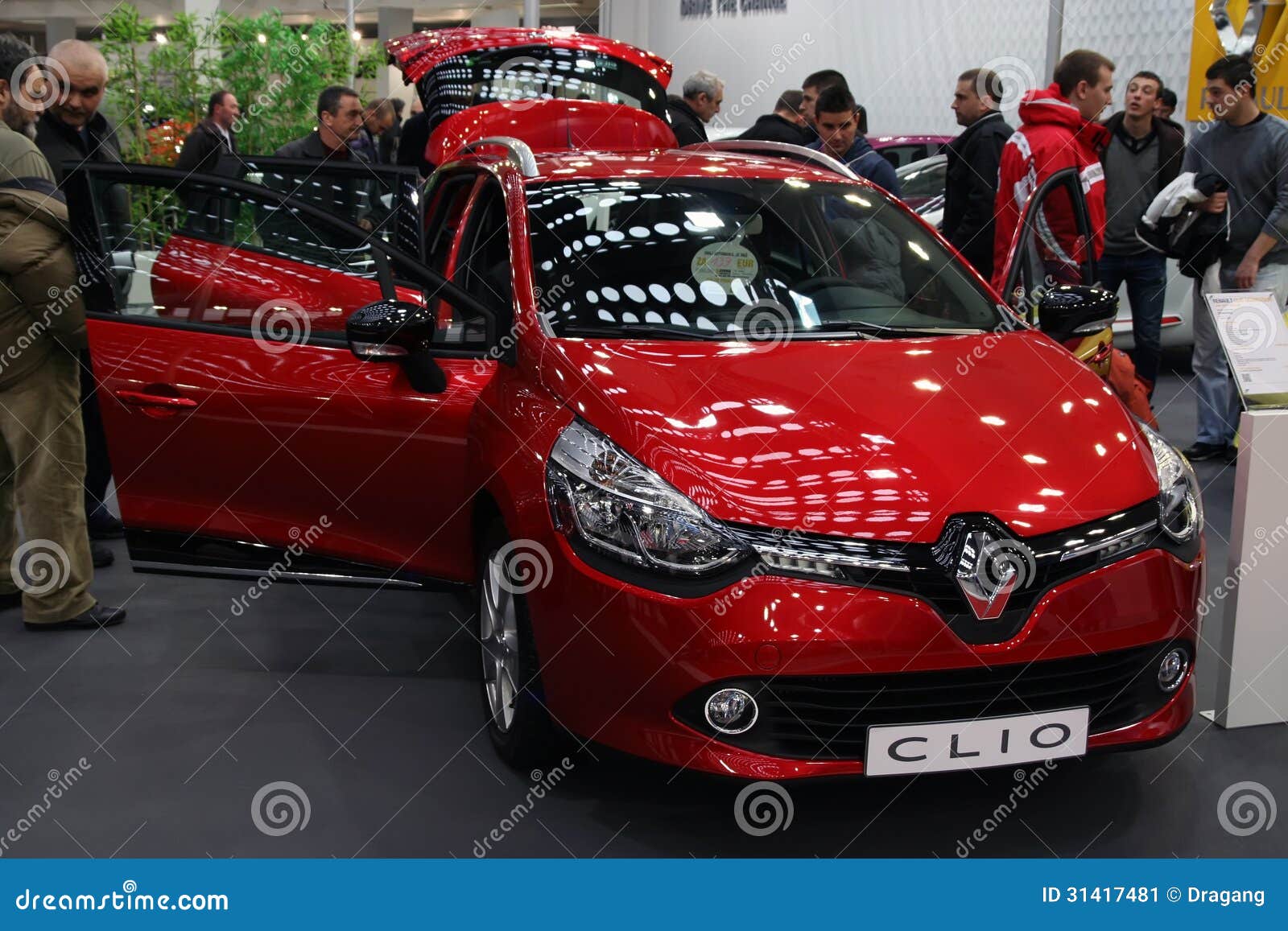 Clio foto editorial. Imagen de coche, nuevo, conducir - 31417481