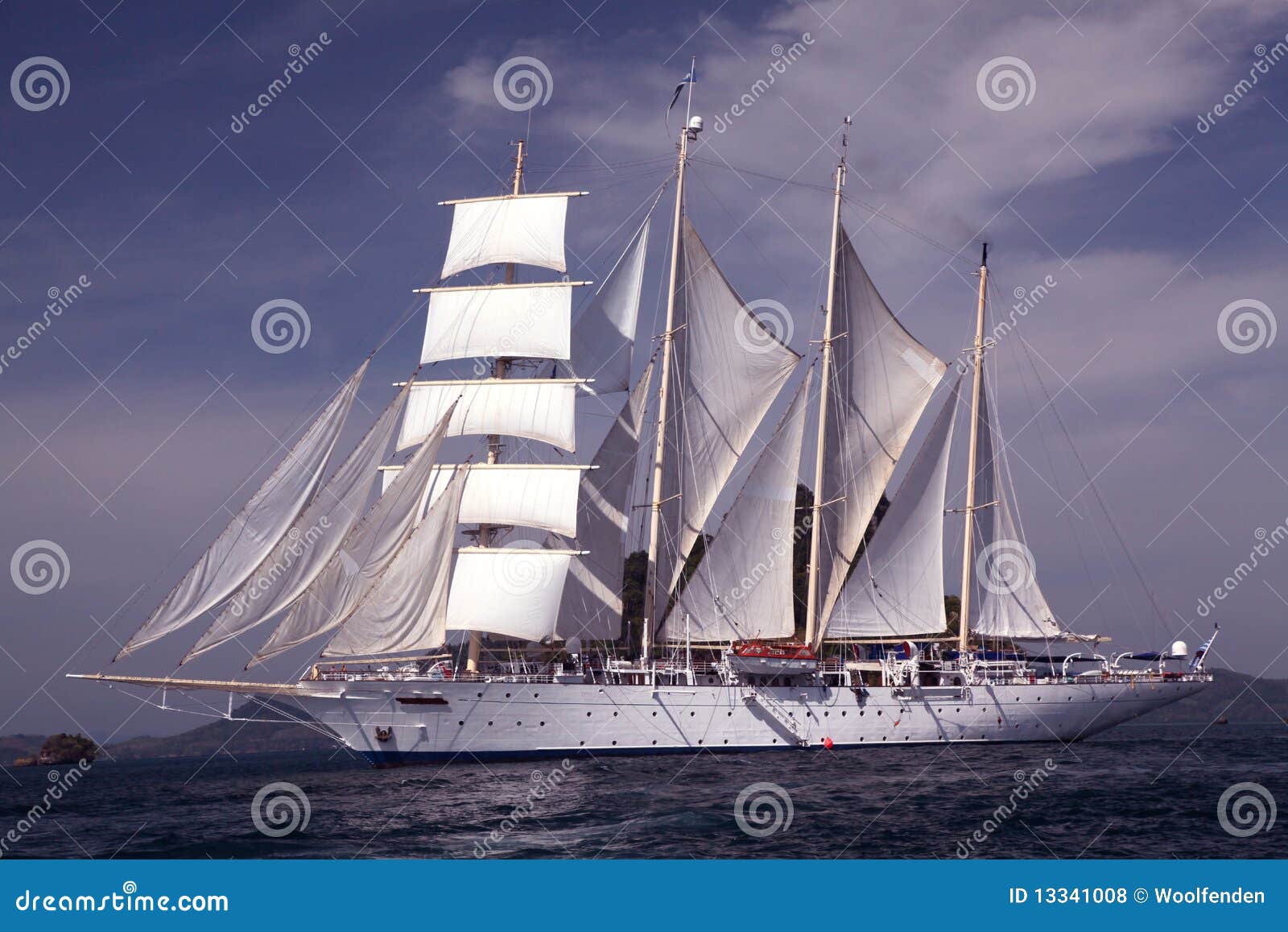 Clipper Ship Under Full Sail Stock Photo - Image of cruise, majestic ...