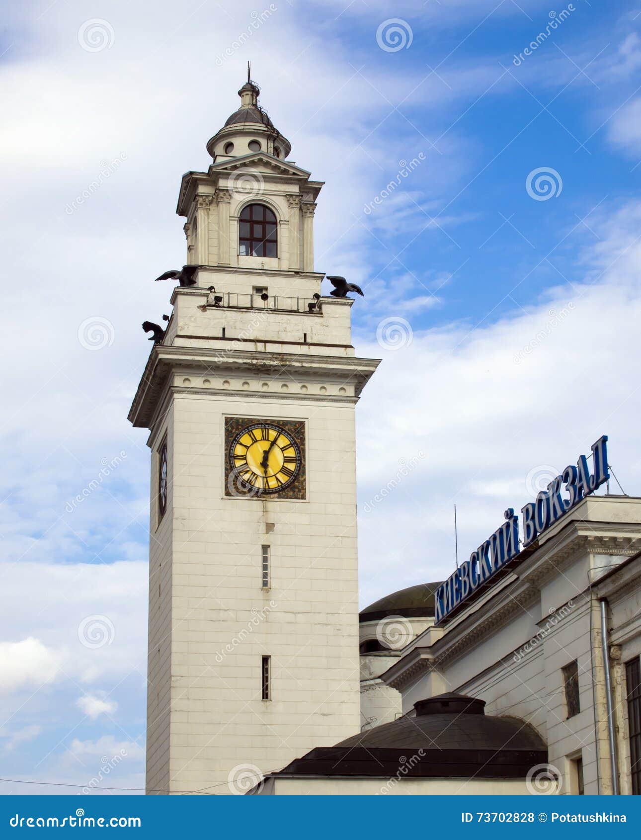 The Clock Tower at the Kiev Railway Station in Moscow Editorial Stock ...
