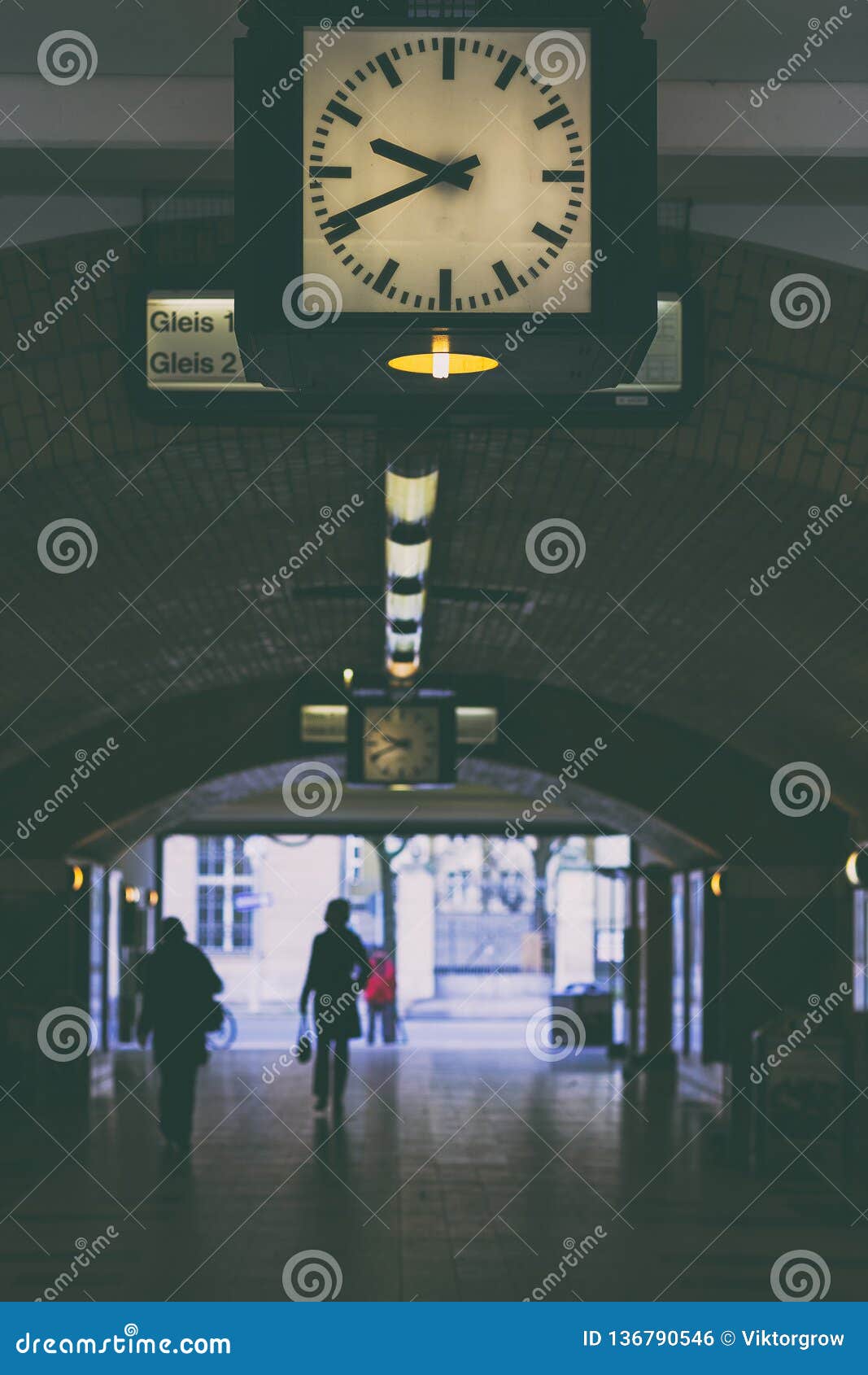 Clock in the train station editorial photo. Image of tower - 136790546