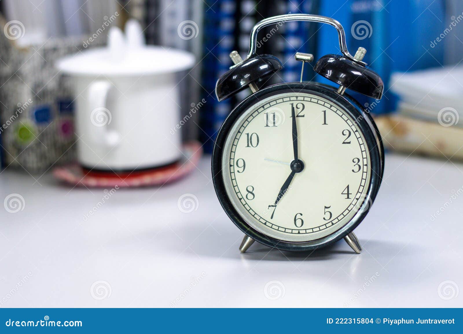 7 am Clock on Work Desk in the Office Time of Businessman Working ...