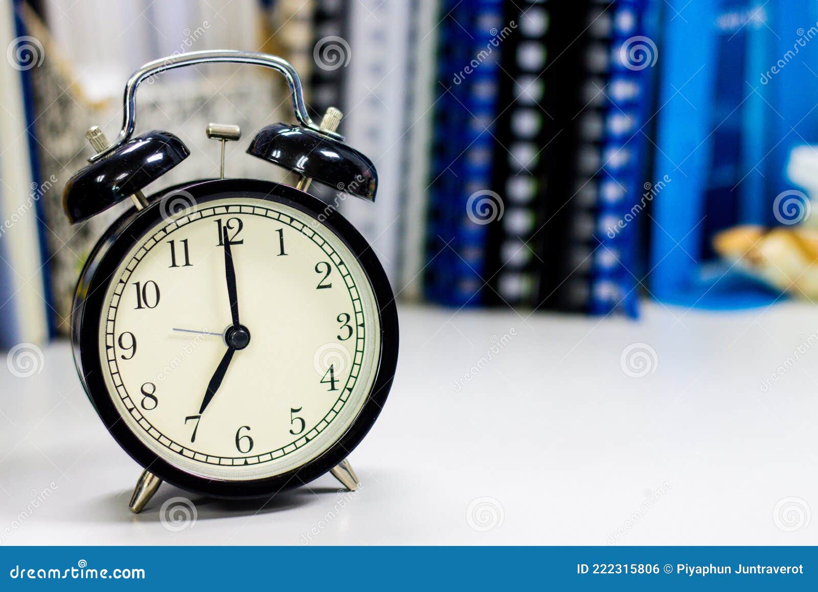 7 am Clock on Work Desk in the Office Time of Businessman Working ...