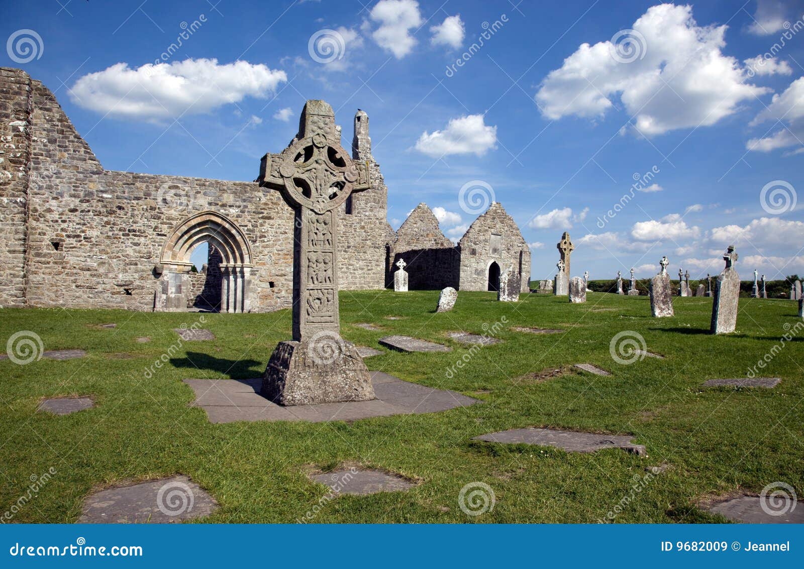 Clonmacnoise stock image. Image of cross, offaly, landmark - 9682009