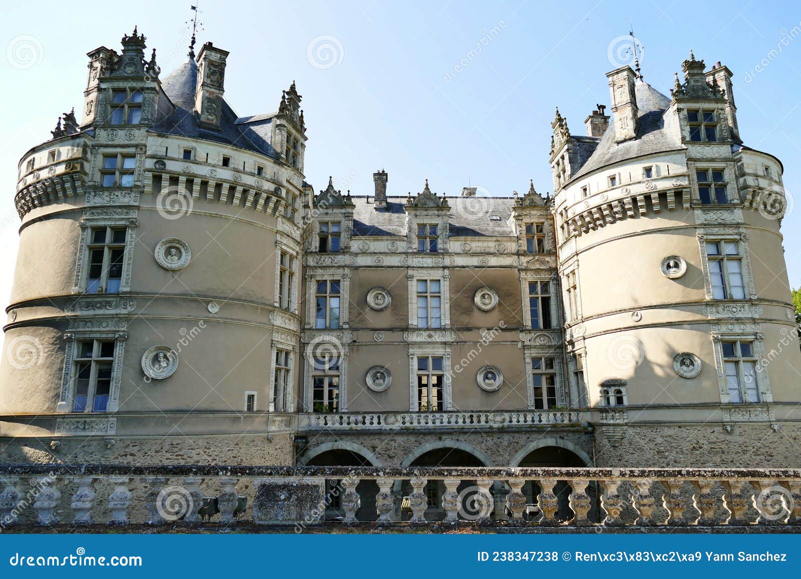 The Castle of Lude in the Sarthe Stock Photo - Image of portal ...