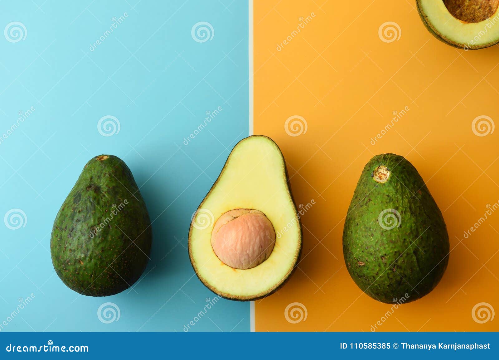 Close Up of Avocado Sliced in Half Stock Image - Image of healthy ...